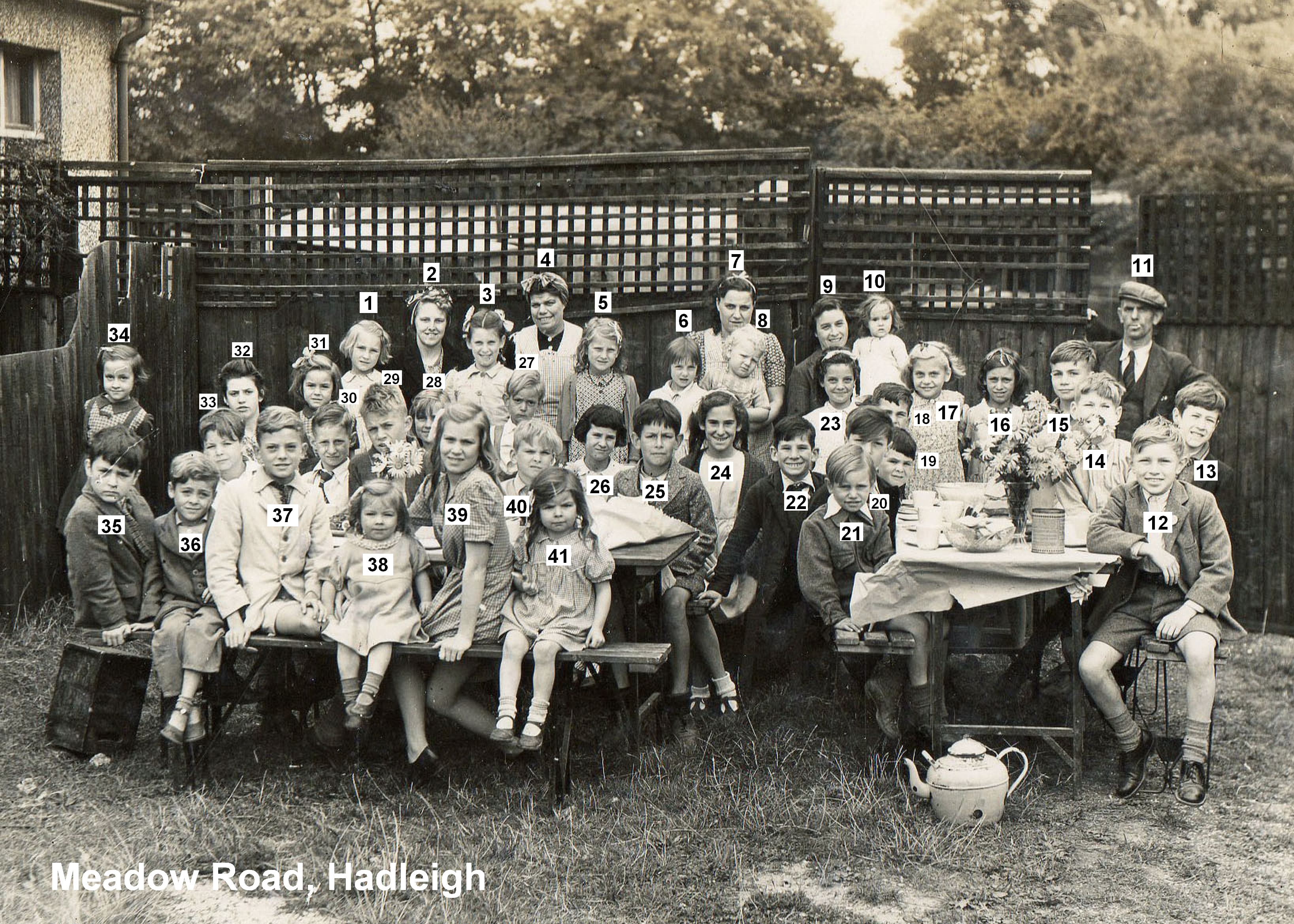 1945 VE Street Party at Meadow Road, Hadleigh | WW2 and Victory Parties ...